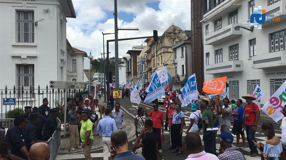 Contrats aidés: la mobilisation s’amplifie en Martinique | Outremers360
